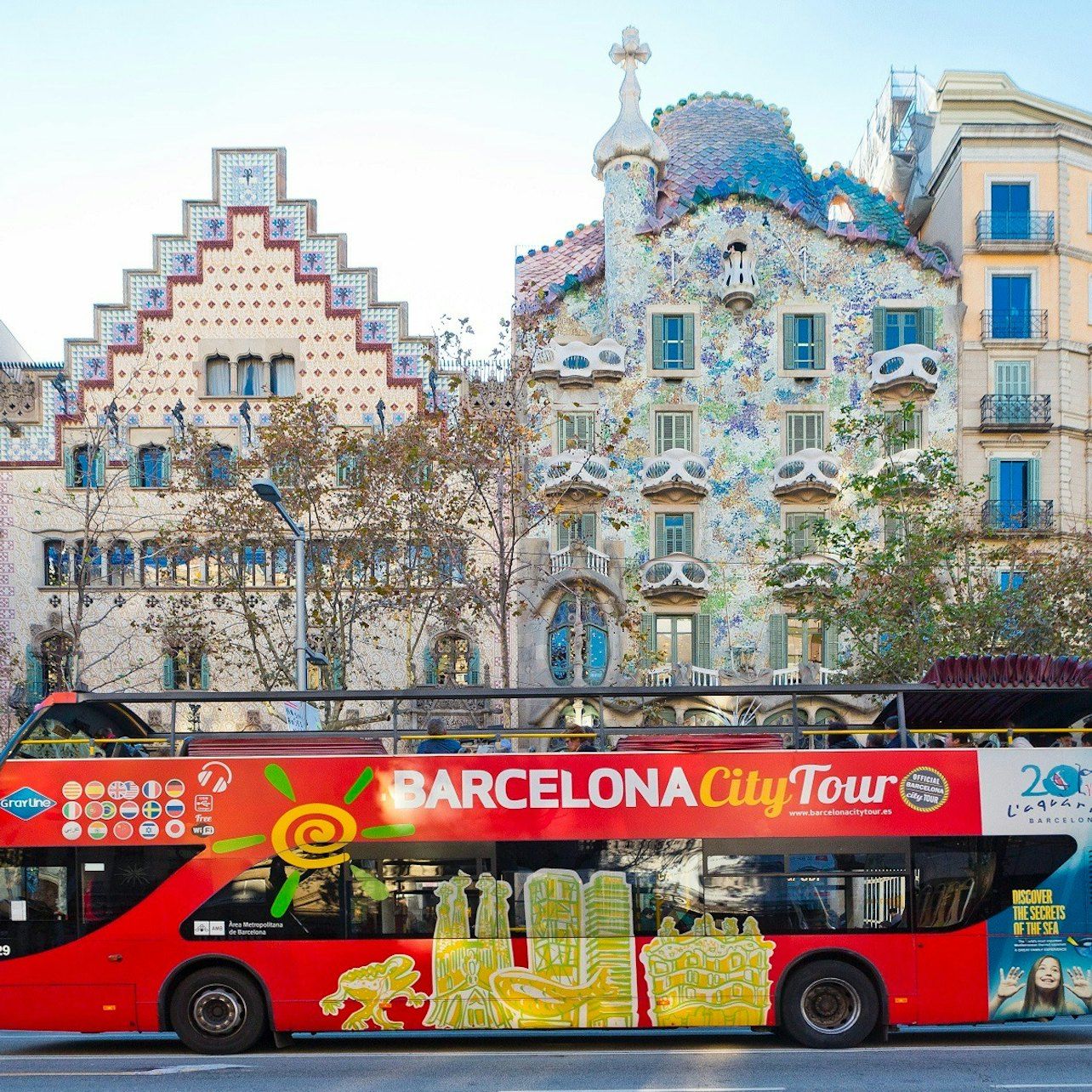 Tickets to Barcelona: City Tour Hop-on Hop-off Bus + Eco Catamaran ...